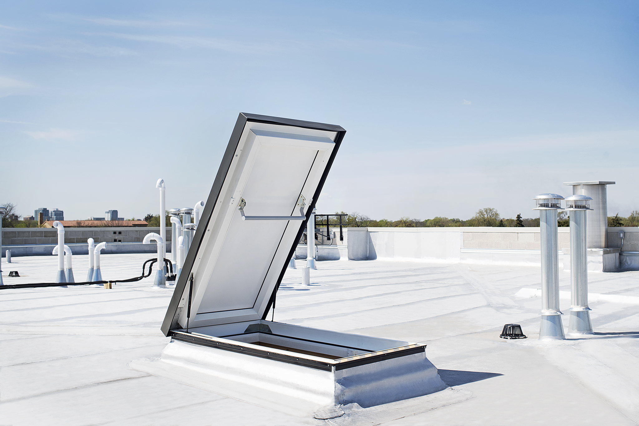 Trapa de acces pe acoperis tip terasa FAKRO DRL – Acoperis Total Roofs